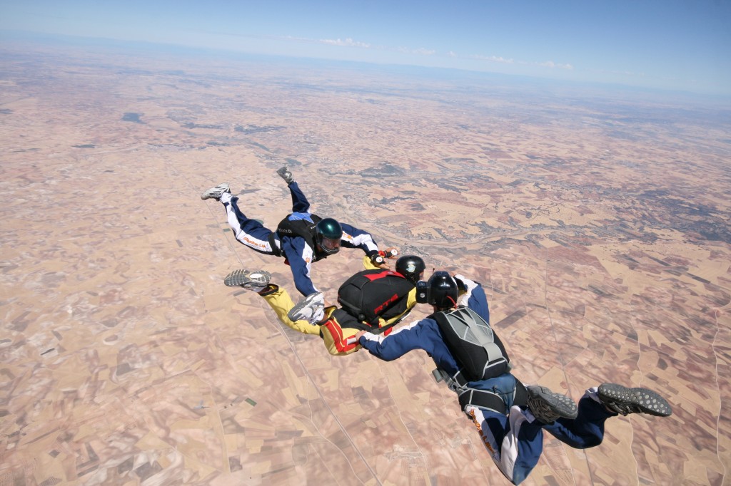 Book your AFF training in Spain and learn how to skydive in a matter of ...
